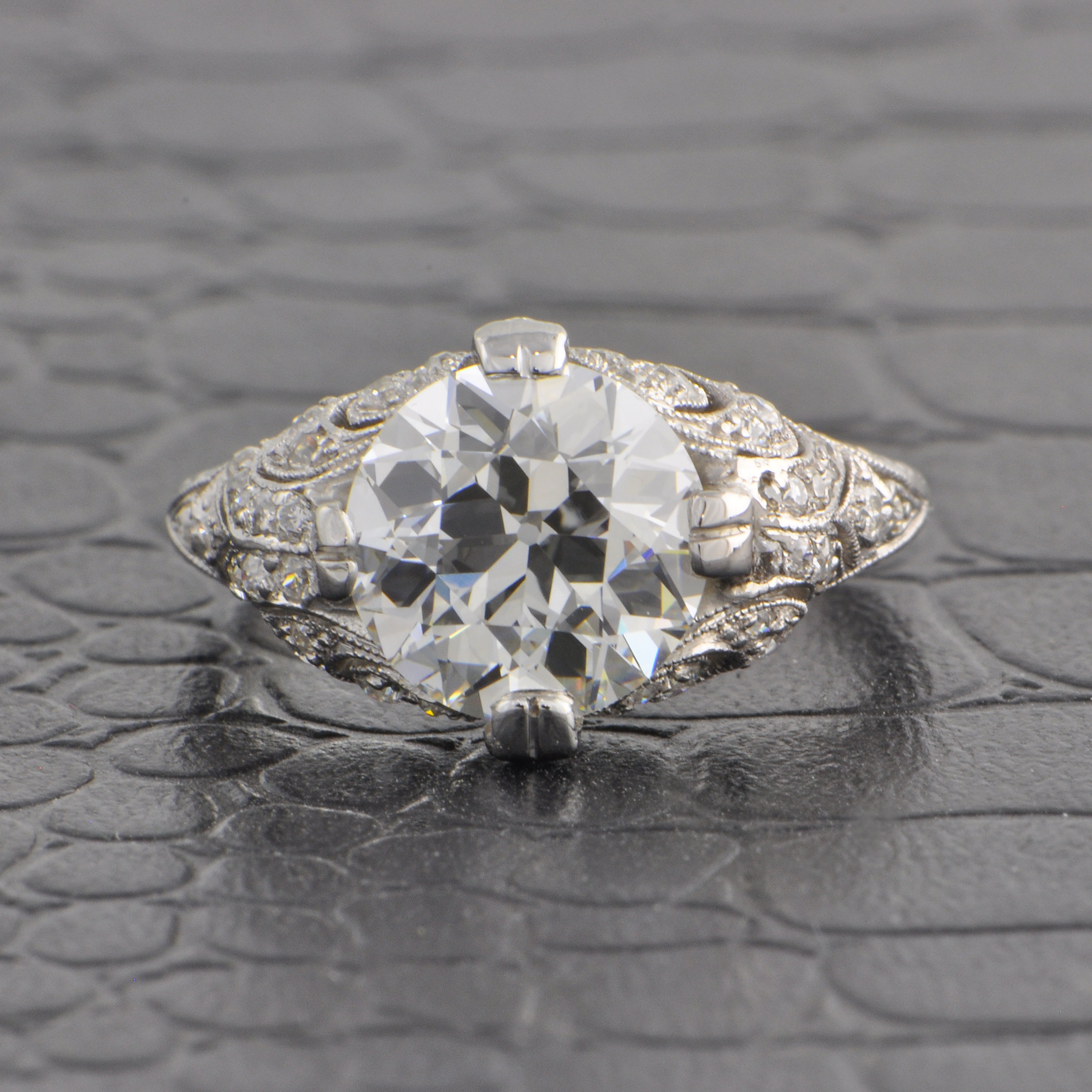 Perry's Diamonds & Estate Jewelry Engagement Ring Buying Guide – Perry ...