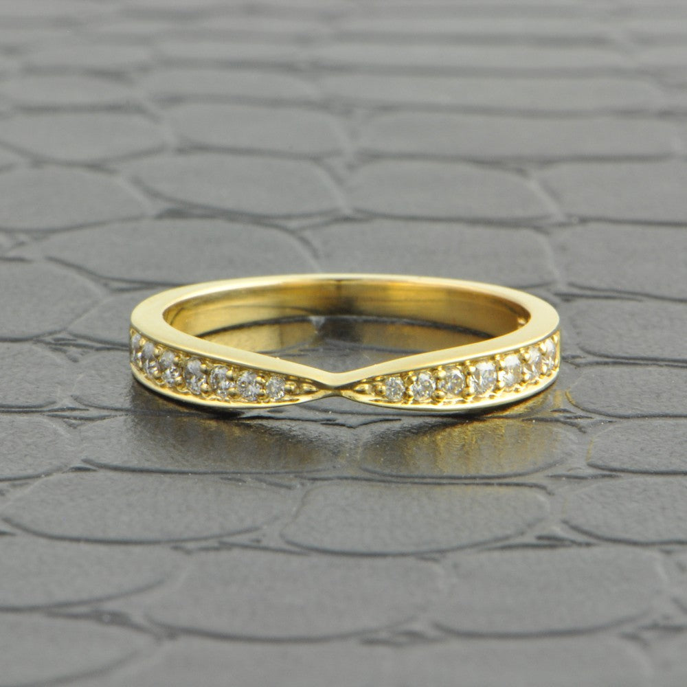 Pinched Diamond Wedding Band in Yellow Gold – Perry's Jewelry